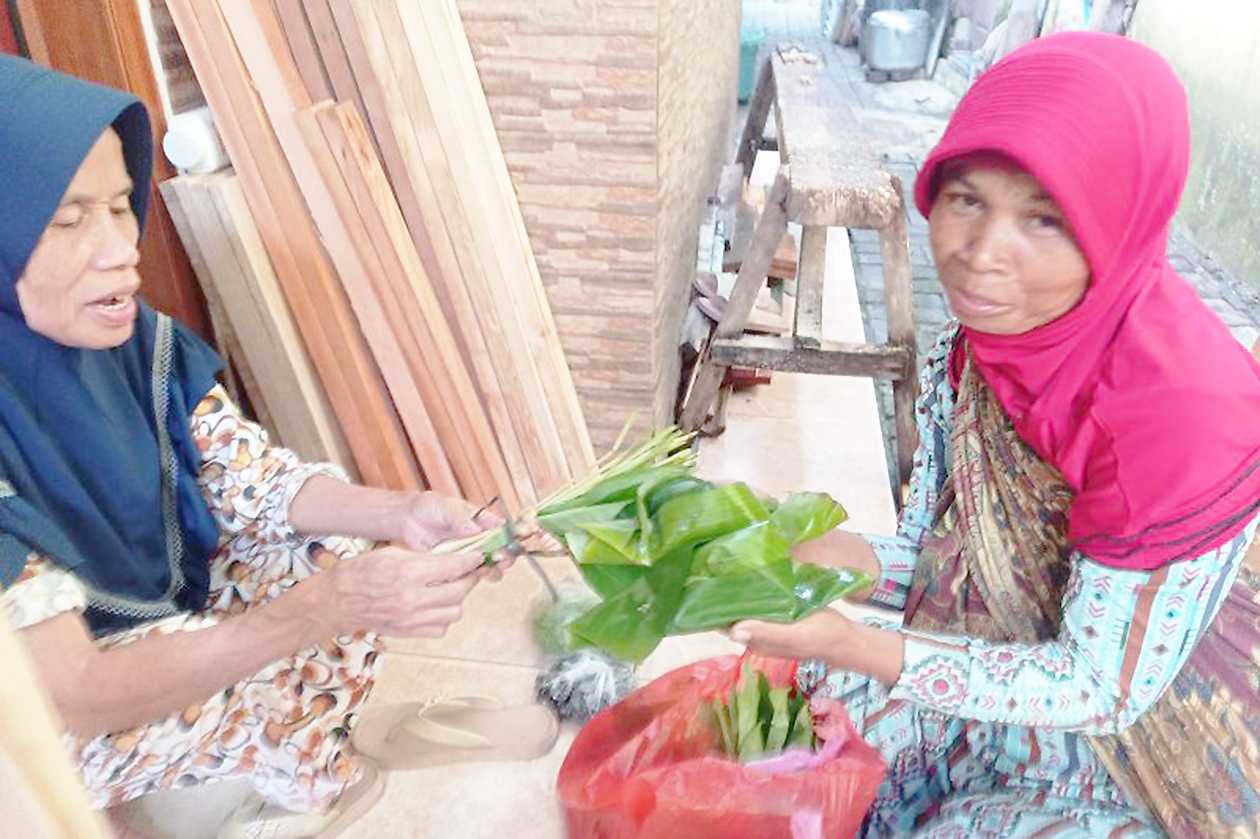 Jangan Pandang Sebelah Mata Perempuan Pedagang Keliling