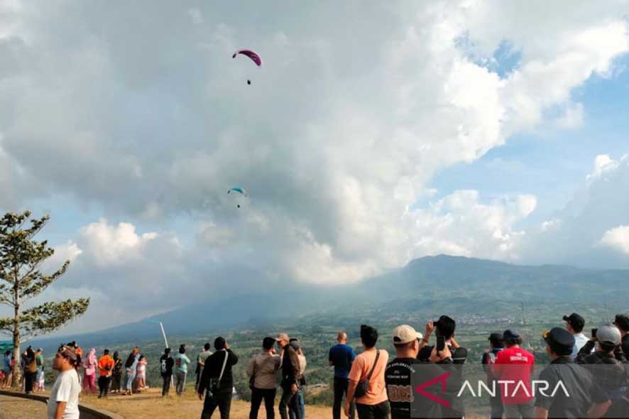 Paralayang Menjadi Daya Tarik Wisata di Rejang Lebong Bengkulu
