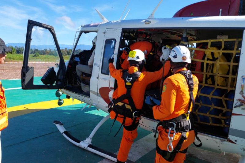 Pilot dan Penumpang Helikopter Jatuh di Papua Tengah Ditemukan Tewas di ...