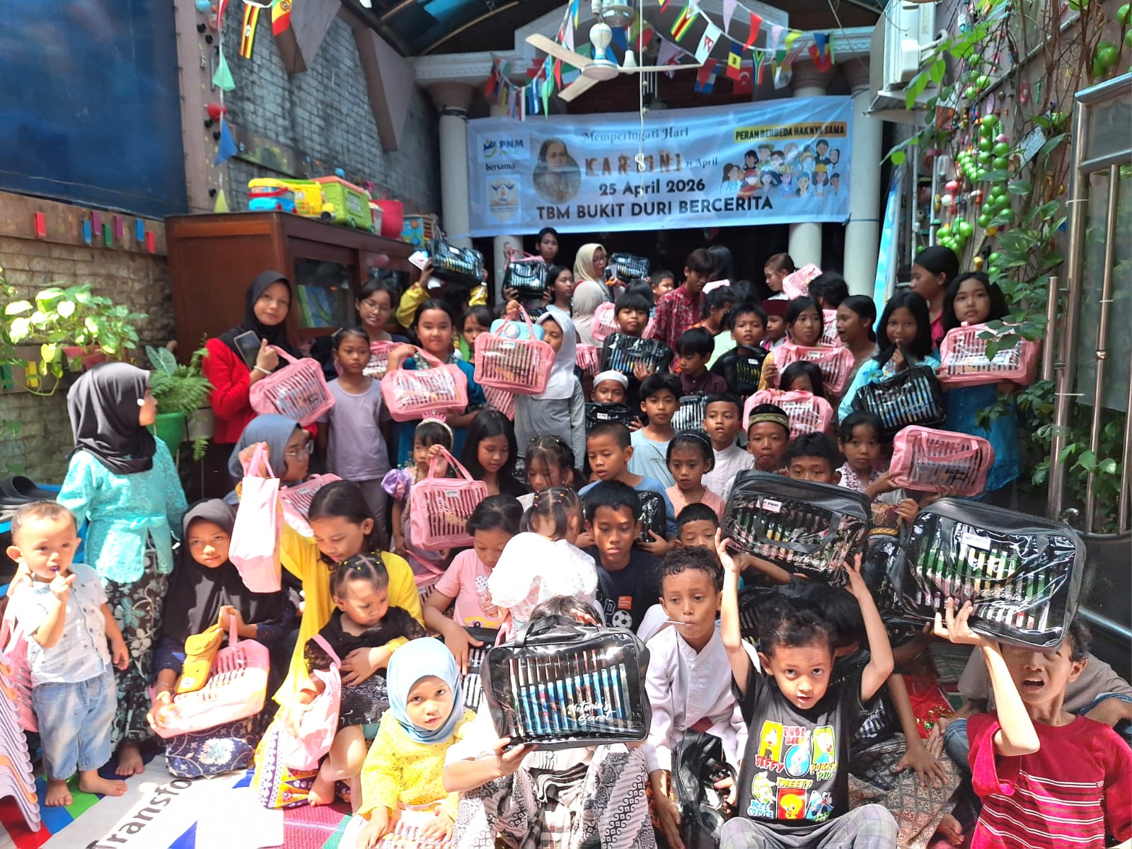 Refleksi Cita-cita RA Kartini di TBM Bukit Duri Bercerita